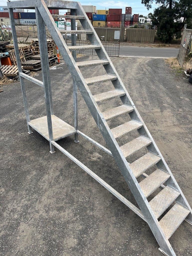 Steel Platform with Stairs |FA Maker