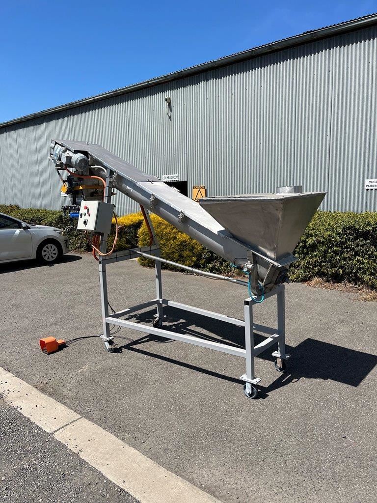 Bagging unit with SS Hopper and Screw Conveyor. |FA Maker