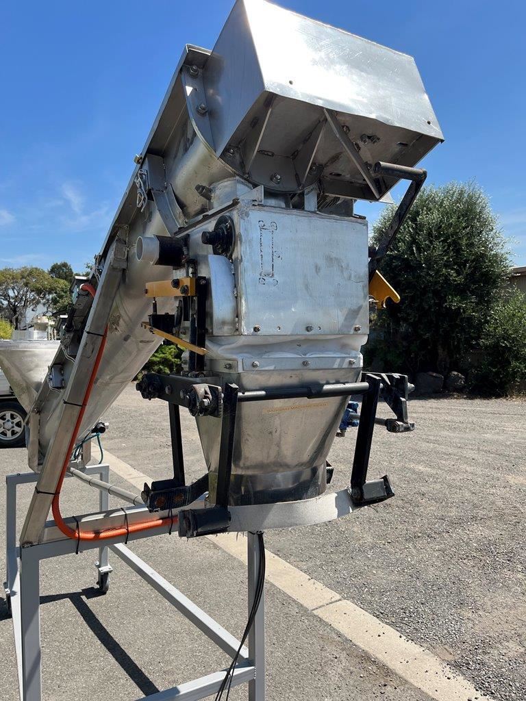 Bagging unit with SS Hopper and Screw Conveyor. |FA Maker