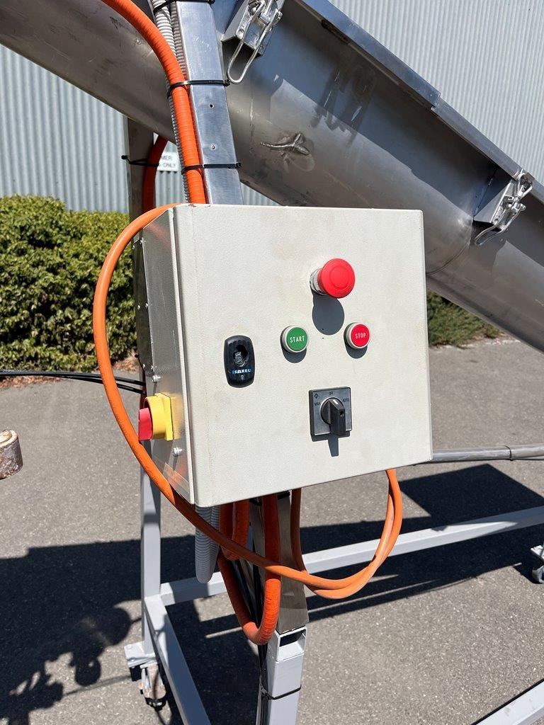 Bagging unit with SS Hopper and Screw Conveyor. |FA Maker