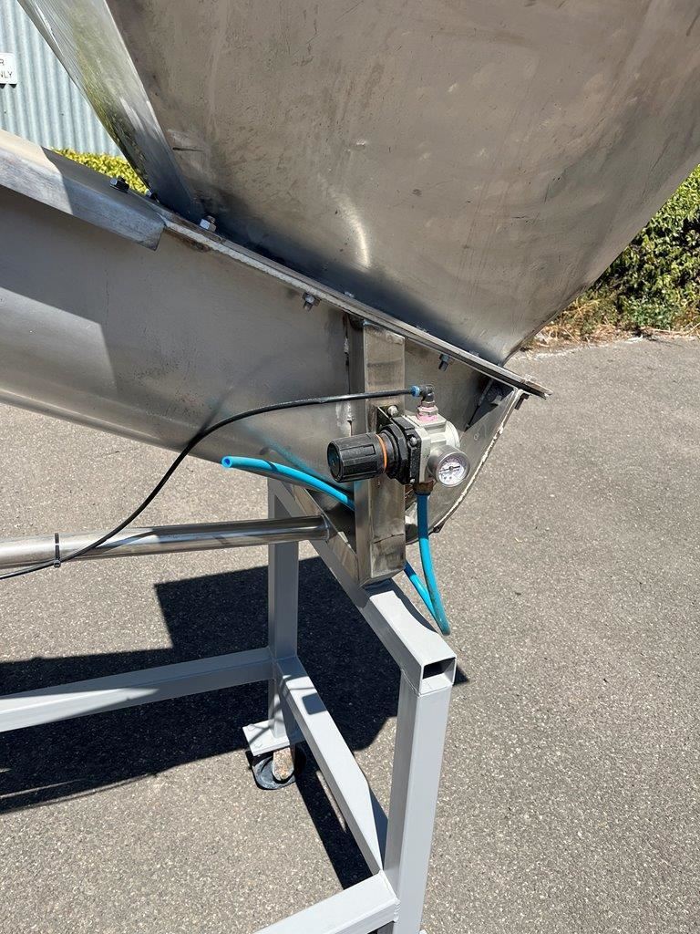 Bagging unit with SS Hopper and Screw Conveyor. |FA Maker